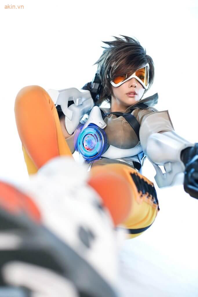 Cận cảnh cosplay Tracer cực chất của Tasha Cosplay